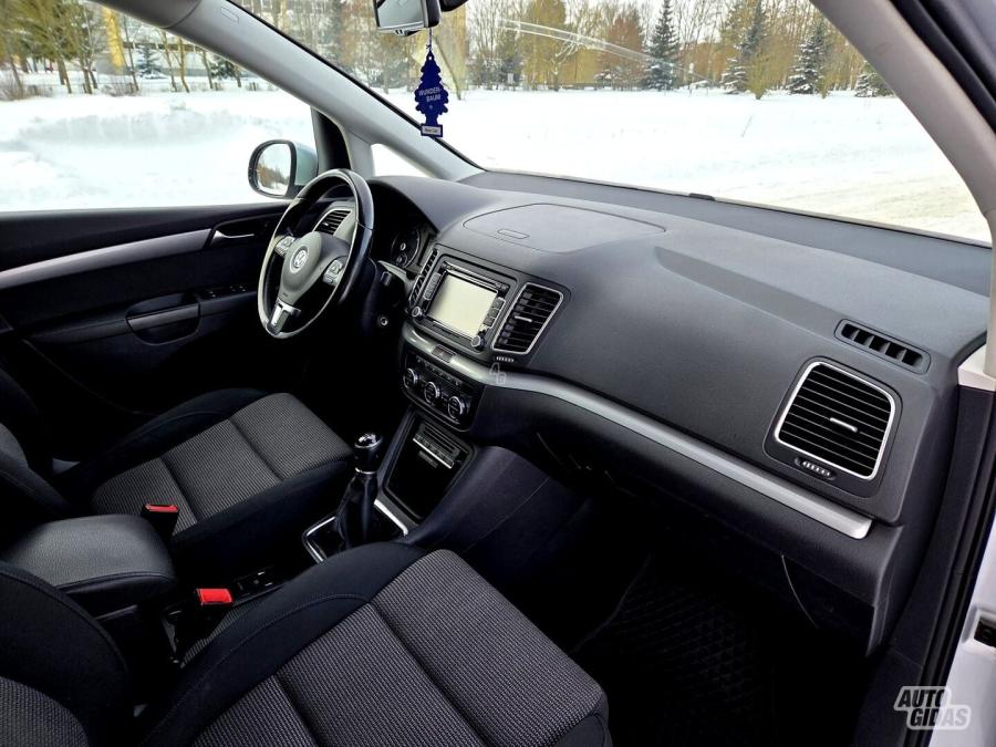 Grey Volkswagen Sharan 2012 in Vilnius, with an engine capacity of 2.00 L and mileage of 292 thousand km for 6800 €, photo 16 on AUTOMOTO.COM.LV