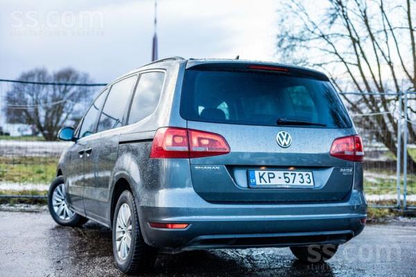 Grey Volkswagen Sharan 2012 in Riga, with an engine capacity of 2.00 L and mileage of 304 thousand km for 6490 €, photo 6 on AUTOMOTO.COM.LV