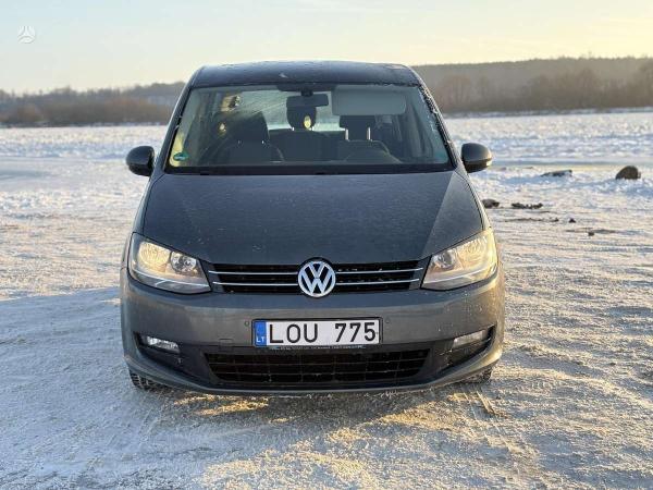 Grey Volkswagen Sharan 2012 in Jurbarkas, with an engine capacity of 2.00 L and mileage of 311 thousand km for 5700 €, photo 2 on AUTOMOTO.COM.LV