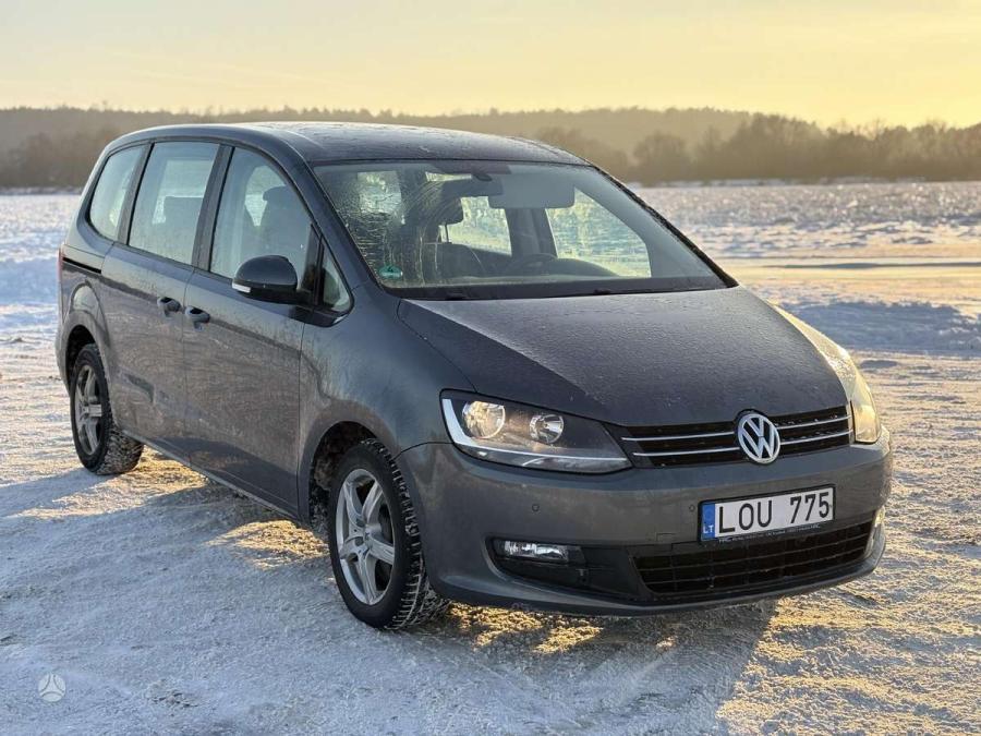 Pelēks Volkswagen Sharan 2012 Jurbarkas, ar dzinēja tilpumu 2.00 L un nobraukumu 311 tūkst. km par 5700 €, foto 3 vietnē AUTOMOTO.COM.LV
