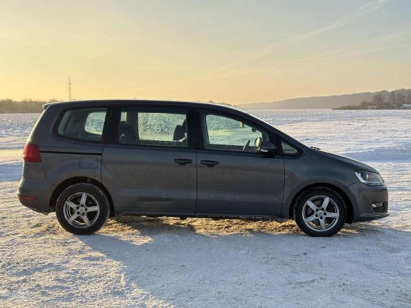 Grey Volkswagen Sharan 2012 in Jurbarkas, with an engine capacity of 2.00 L and mileage of 311 thousand km for 5700 €, photo 4 on AUTOMOTO.COM.LV
