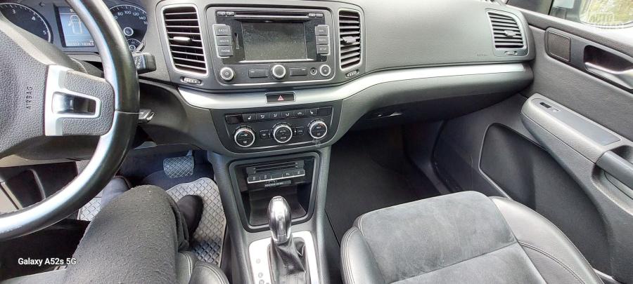 Pelēks Volkswagen Sharan 2012 Prienai, ar dzinēja tilpumu 2.00 L un nobraukumu 297 tūkst. km par 7600 €, foto 14 vietnē AUTOMOTO.COM.LV