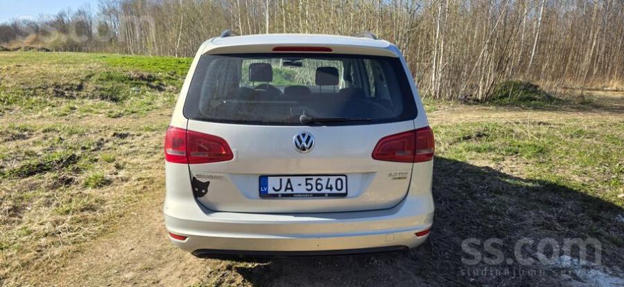 Grey Volkswagen Sharan 2012 in Kuldiga, with an engine capacity of 2.00 L and mileage of 354 thousand km for 4899 €, photo 5 on AUTOMOTO.COM.LV