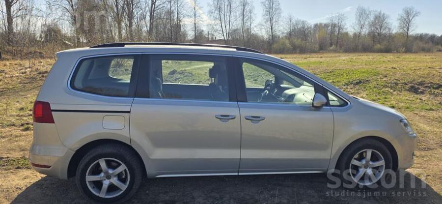 Grey Volkswagen Sharan 2012 in Kuldiga, with an engine capacity of 2.00 L and mileage of 354 thousand km for 4899 €, photo 6 on AUTOMOTO.COM.LV