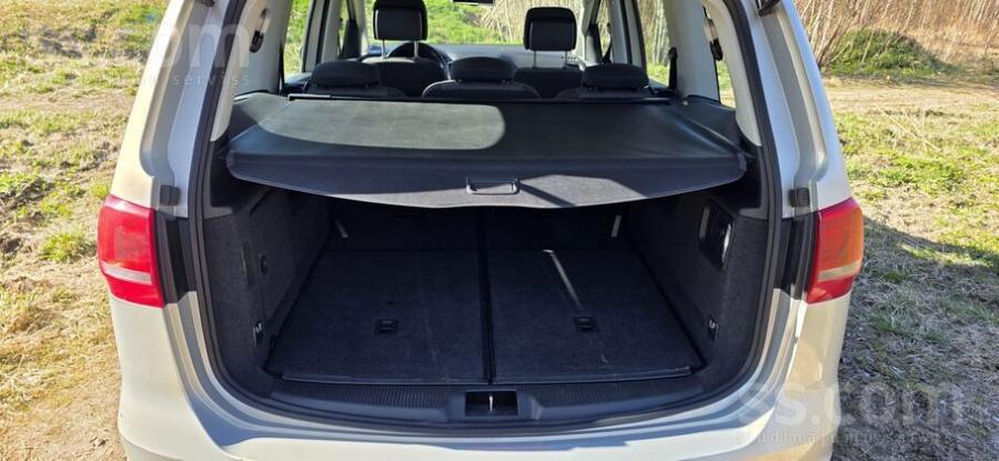 Grey Volkswagen Sharan 2012 in Kuldiga, with an engine capacity of 2.00 L and mileage of 354 thousand km for 4899 €, photo 12 on AUTOMOTO.COM.LV
