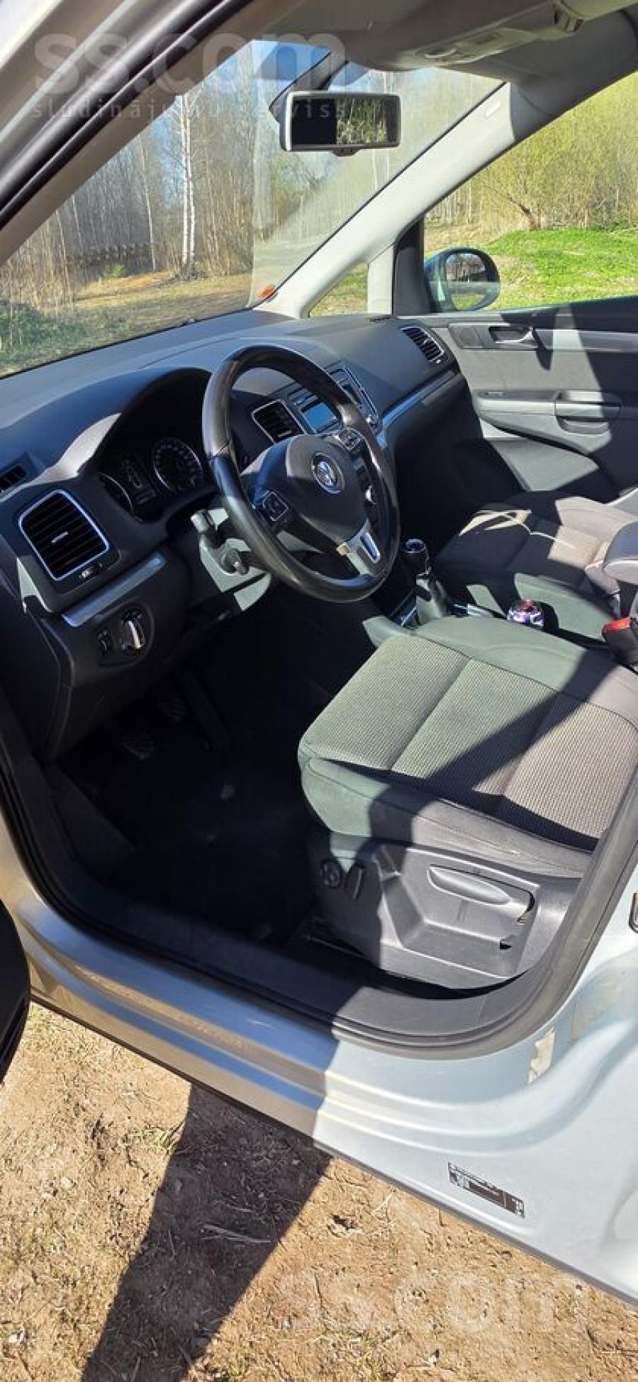 Grey Volkswagen Sharan 2012 in Kuldiga, with an engine capacity of 2.00 L and mileage of 354 thousand km for 4899 €, photo 13 on AUTOMOTO.COM.LV