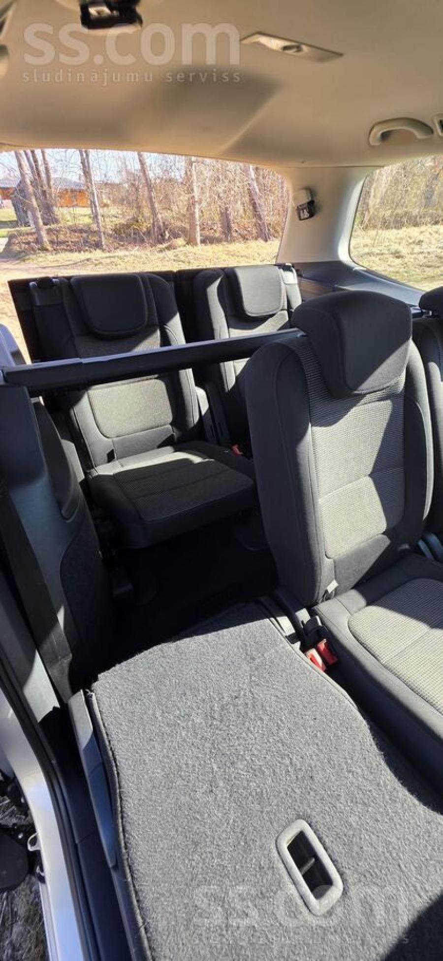 Grey Volkswagen Sharan 2012 in Kuldiga, with an engine capacity of 2.00 L and mileage of 354 thousand km for 4899 €, photo 15 on AUTOMOTO.COM.LV