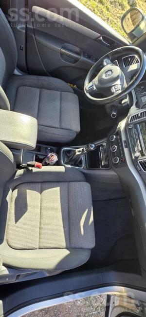 Grey Volkswagen Sharan 2012 in Kuldiga, with an engine capacity of 2.00 L and mileage of 354 thousand km for 4899 €, photo 17 on AUTOMOTO.COM.LV