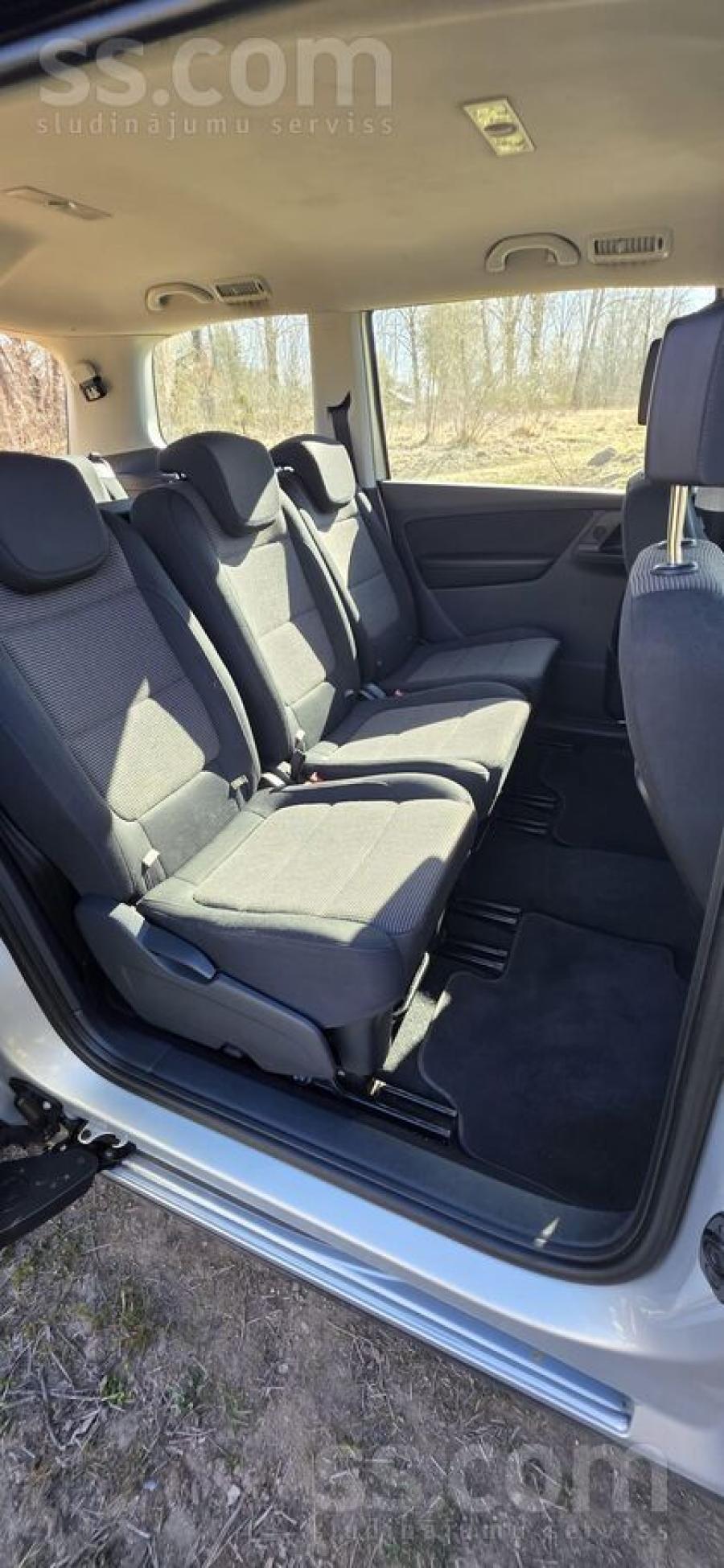 Grey Volkswagen Sharan 2012 in Kuldiga, with an engine capacity of 2.00 L and mileage of 354 thousand km for 4899 €, photo 18 on AUTOMOTO.COM.LV