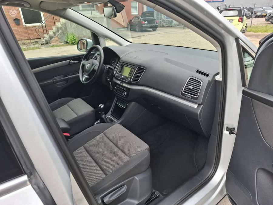 Pelēks Volkswagen Sharan 2012 Radviliškis, ar dzinēja tilpumu 2.00 L un nobraukumu 224 tūkst. km par 6900 €, foto 13 vietnē AUTOMOTO.COM.LV