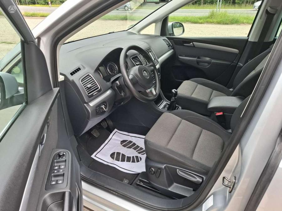 Pelēks Volkswagen Sharan 2012 Radviliškis, ar dzinēja tilpumu 2.00 L un nobraukumu 224 tūkst. km par 6900 €, foto 17 vietnē AUTOMOTO.COM.LV