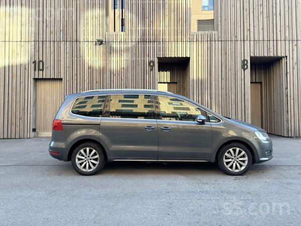 Volkswagen Sharan 2012 in Riga on AUTOMOTO.COM.LV Grey Volkswagen Sharan 2012 in Riga, with an engine capacity of 2.00 L and mileage of 241 thousand km for 7000 €, photo 4 on AUTOMOTO.COM.LV