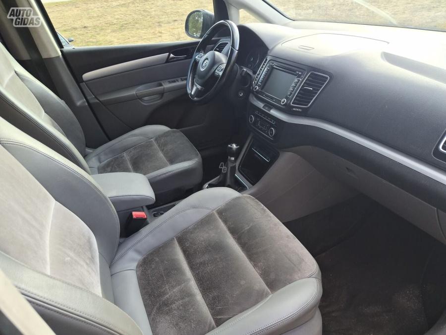 Grey Volkswagen Sharan 2012 in Utena, with an engine capacity of 2.00 L and mileage of 365 thousand km for 4650 €, photo 10 on AUTOMOTO.COM.LV