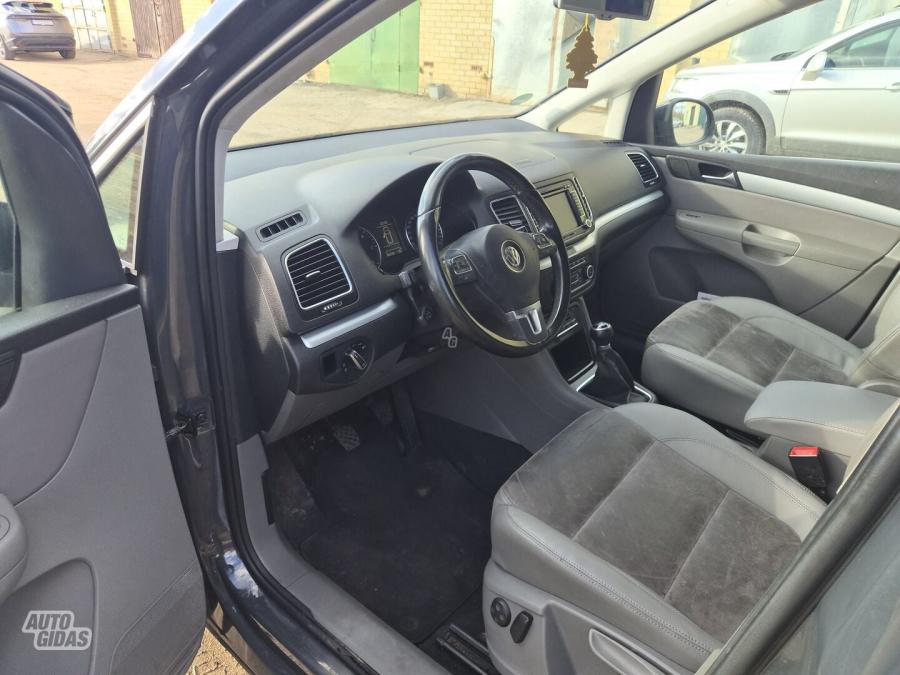 Grey Volkswagen Sharan 2012 in Utena, with an engine capacity of 2.00 L and mileage of 365 thousand km for 4650 €, photo 12 on AUTOMOTO.COM.LV
