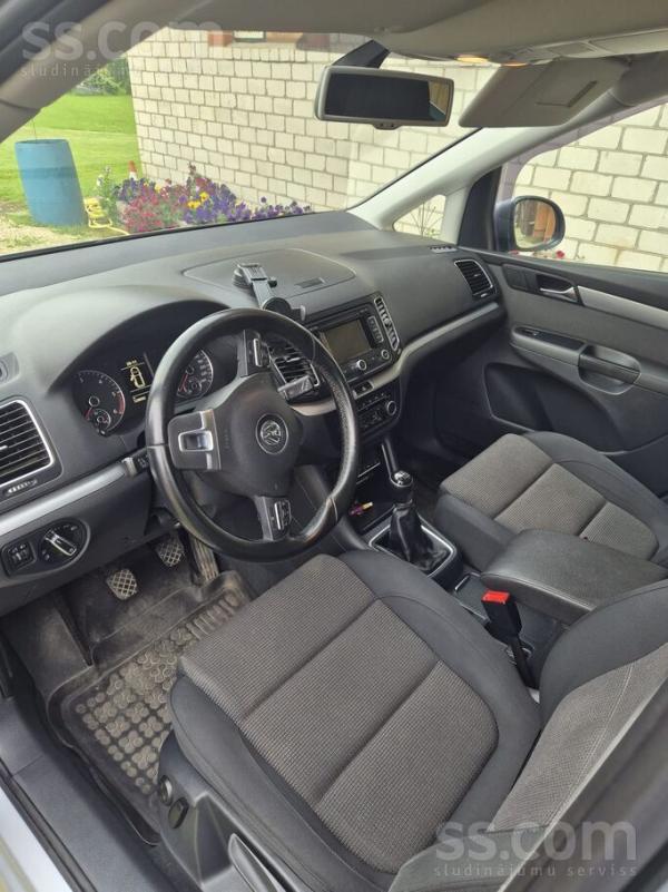 Pelēks Volkswagen Sharan 2012 Aizkraukle, ar dzinēja tilpumu 2.00 L un nobraukumu 320 tūkst. km par 5250 €, foto 4 vietnē AUTOMOTO.COM.LV