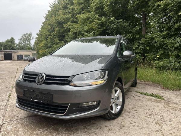 Grey Volkswagen Sharan 2012 in Siauliai, with an engine capacity of 1.97 L and mileage of 272 thousand km for 7100 €, photo 1 on AUTOMOTO.COM.LV