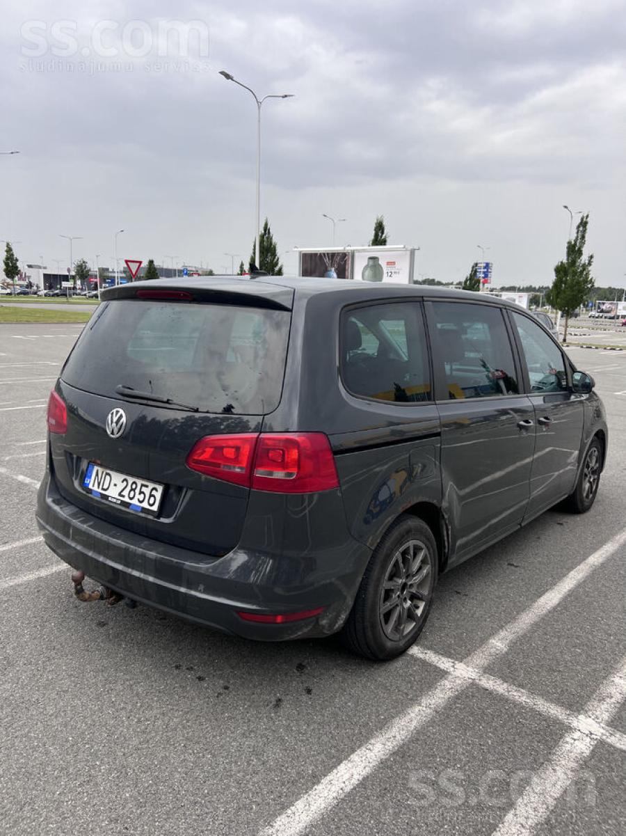 Pelēks Volkswagen Sharan 2012 Rīga, ar dzinēja tilpumu 2.00 L un nobraukumu 389 tūkst. km par 4900 €, foto 6 vietnē AUTOMOTO.COM.LV