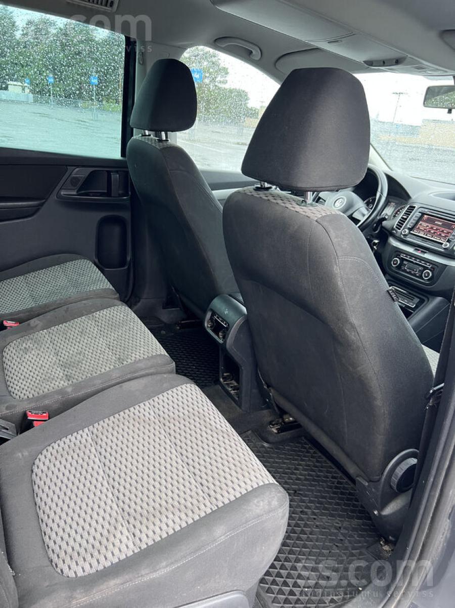 Pelēks Volkswagen Sharan 2012 Rīga, ar dzinēja tilpumu 2.00 L un nobraukumu 389 tūkst. km par 4900 €, foto 15 vietnē AUTOMOTO.COM.LV