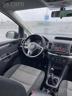 Pelēks Volkswagen Sharan 2012 Rīga, ar dzinēja tilpumu 2.00 L un nobraukumu 389 tūkst. km par 4900 €, foto 19 vietnē AUTOMOTO.COM.LV