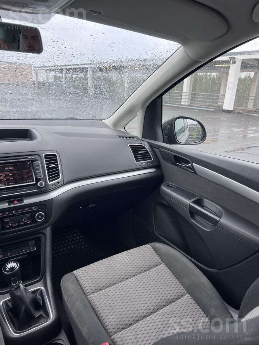 Pelēks Volkswagen Sharan 2012 Rīga, ar dzinēja tilpumu 2.00 L un nobraukumu 389 tūkst. km par 4900 €, foto 20 vietnē AUTOMOTO.COM.LV
