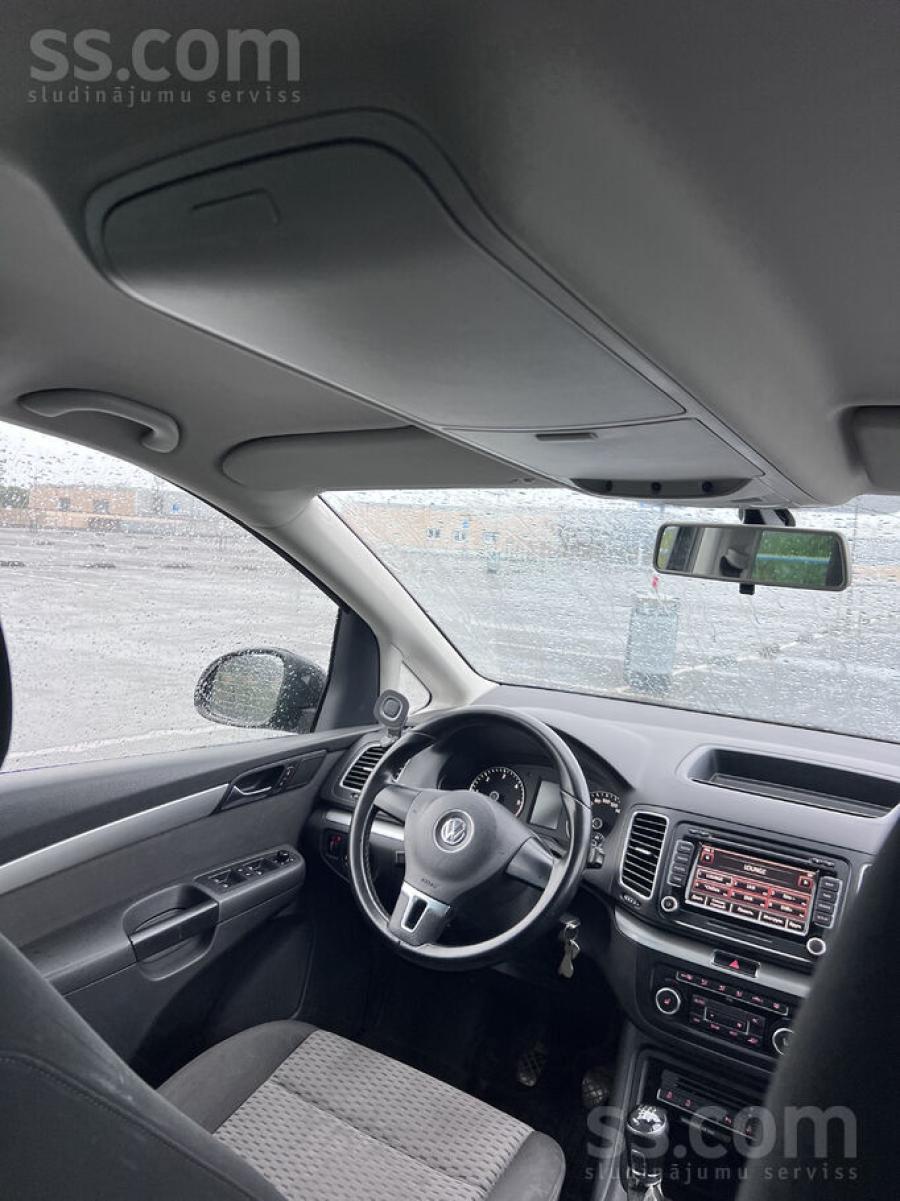 Pelēks Volkswagen Sharan 2012 Rīga, ar dzinēja tilpumu 2.00 L un nobraukumu 389 tūkst. km par 4900 €, foto 21 vietnē AUTOMOTO.COM.LV