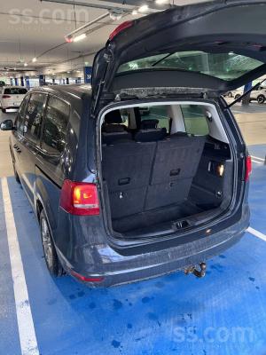 Pelēks Volkswagen Sharan 2012 Rīga, ar dzinēja tilpumu 2.00 L un nobraukumu 389 tūkst. km par 4900 €, foto 24 vietnē AUTOMOTO.COM.LV