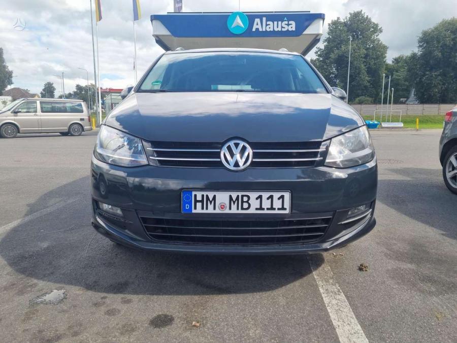 Grey Volkswagen Sharan 2012 in Utena, with an engine capacity of 1.97 L and mileage of 368 thousand km for 6150 €, photo 3 on AUTOMOTO.COM.LV