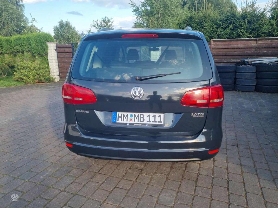 Grey Volkswagen Sharan 2012 in Utena, with an engine capacity of 1.97 L and mileage of 368 thousand km for 6150 €, photo 6 on AUTOMOTO.COM.LV
