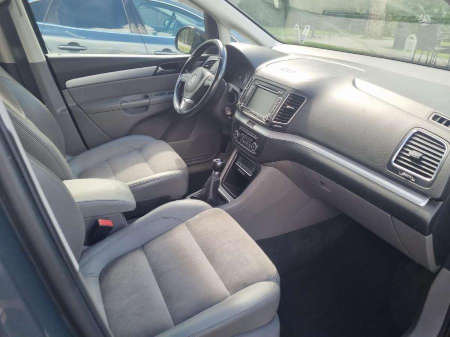 Grey Volkswagen Sharan 2012 in Utena, with an engine capacity of 1.97 L and mileage of 368 thousand km for 6150 €, photo 9 on AUTOMOTO.COM.LV