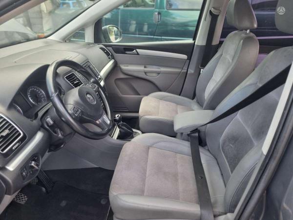 Pelēks Volkswagen Sharan 2012 Utena, ar dzinēja tilpumu 1.97 L un nobraukumu 368 tūkst. km par 6150 €, foto 11 vietnē AUTOMOTO.COM.LV