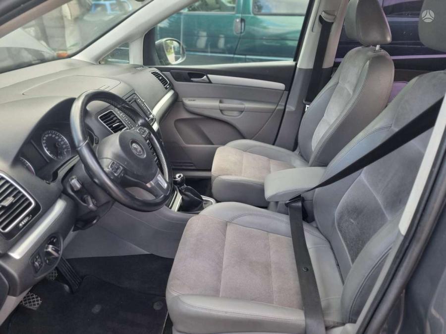Grey Volkswagen Sharan 2012 in Utena, with an engine capacity of 1.97 L and mileage of 368 thousand km for 6150 €, photo 11 on AUTOMOTO.COM.LV