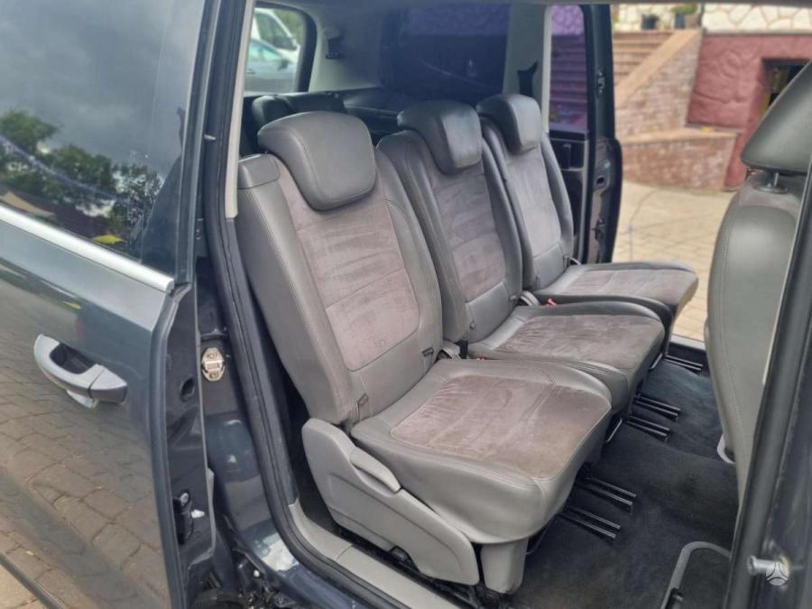 Grey Volkswagen Sharan 2012 in Utena, with an engine capacity of 1.97 L and mileage of 368 thousand km for 6150 €, photo 13 on AUTOMOTO.COM.LV