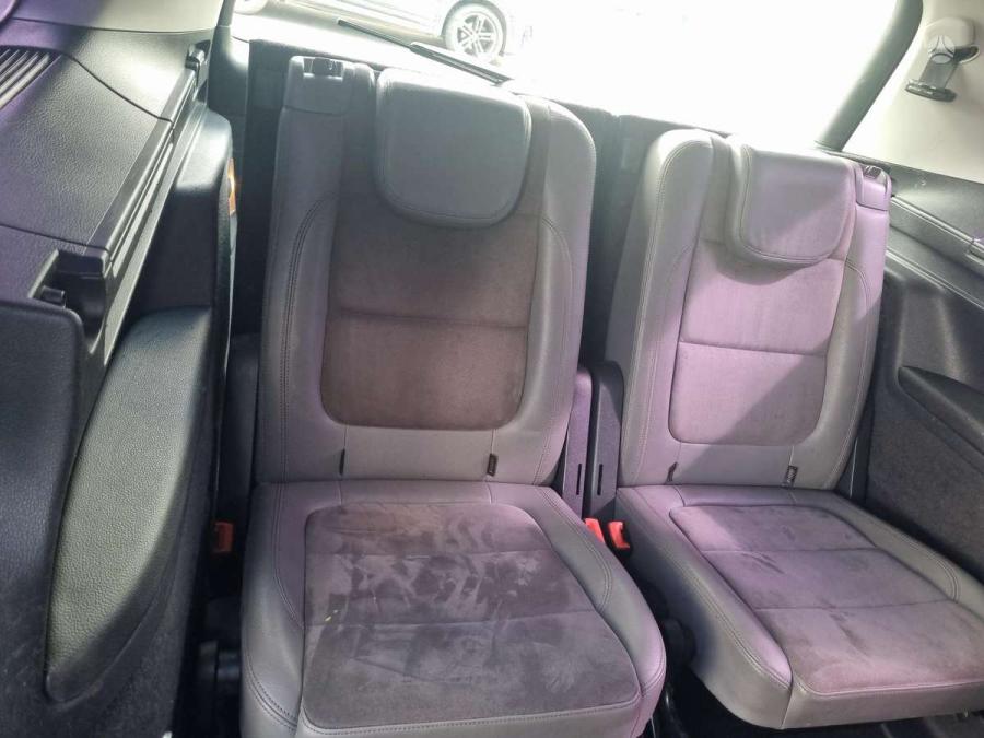 Grey Volkswagen Sharan 2012 in Utena, with an engine capacity of 1.97 L and mileage of 368 thousand km for 6150 €, photo 16 on AUTOMOTO.COM.LV