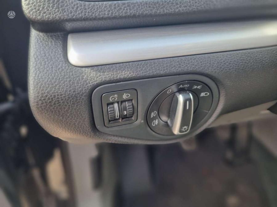 Grey Volkswagen Sharan 2012 in Utena, with an engine capacity of 1.97 L and mileage of 368 thousand km for 6150 €, photo 18 on AUTOMOTO.COM.LV