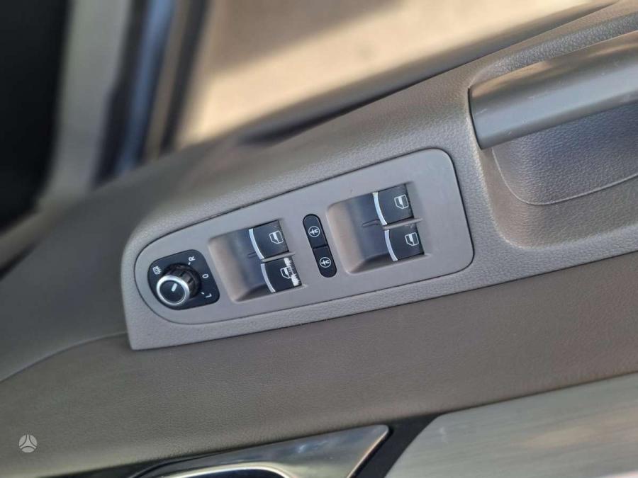 Grey Volkswagen Sharan 2012 in Utena, with an engine capacity of 1.97 L and mileage of 368 thousand km for 6150 €, photo 19 on AUTOMOTO.COM.LV