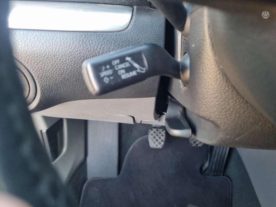 Grey Volkswagen Sharan 2012 in Utena, with an engine capacity of 1.97 L and mileage of 368 thousand km for 6150 €, photo 20 on AUTOMOTO.COM.LV