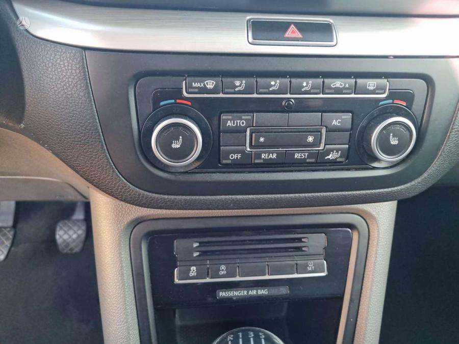 Grey Volkswagen Sharan 2012 in Utena, with an engine capacity of 1.97 L and mileage of 368 thousand km for 6150 €, photo 21 on AUTOMOTO.COM.LV
