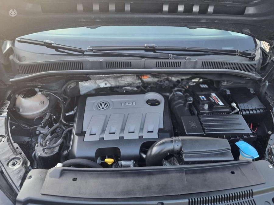 Grey Volkswagen Sharan 2012 in Utena, with an engine capacity of 1.97 L and mileage of 368 thousand km for 6150 €, photo 24 on AUTOMOTO.COM.LV