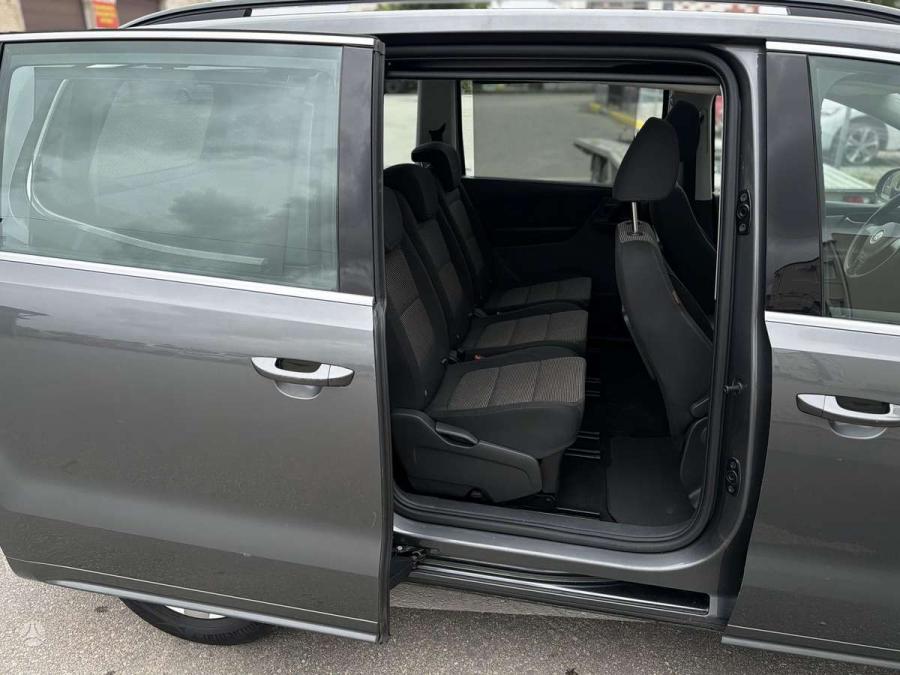 Pelēks Volkswagen Sharan 2012 Kretinga, ar dzinēja tilpumu 1.97 L un nobraukumu 214 tūkst. km par 7800 €, foto 12 vietnē AUTOMOTO.COM.LV