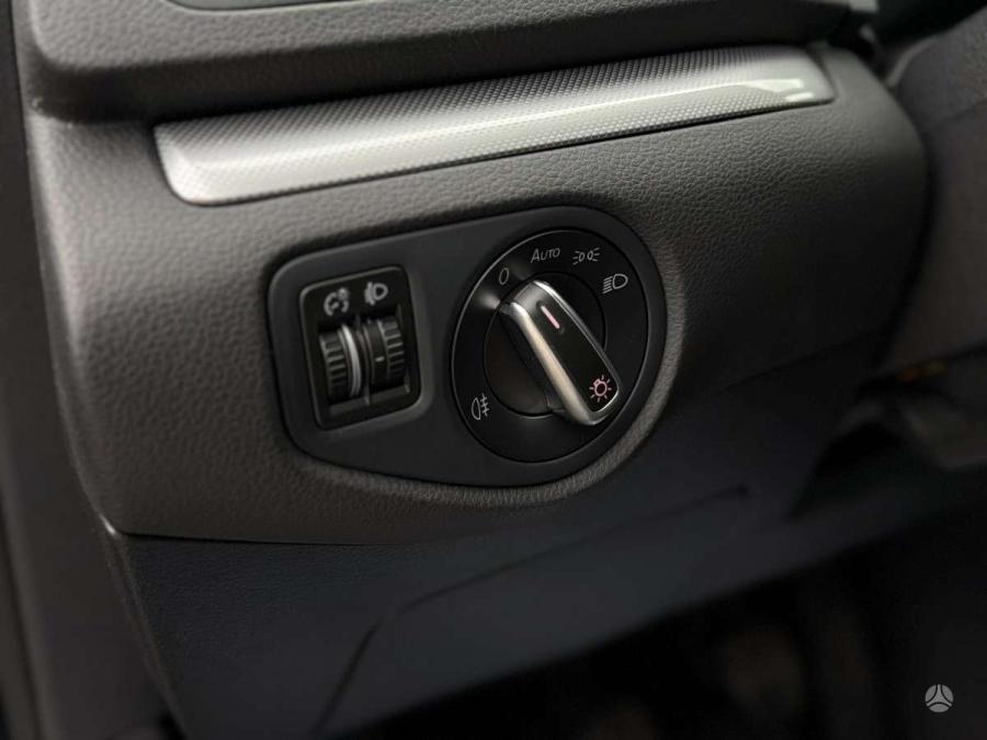 Pelēks Volkswagen Sharan 2012 Kretinga, ar dzinēja tilpumu 1.97 L un nobraukumu 214 tūkst. km par 7800 €, foto 18 vietnē AUTOMOTO.COM.LV