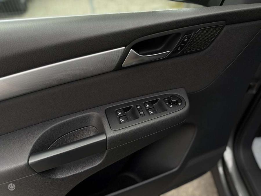 Pelēks Volkswagen Sharan 2012 Kretinga, ar dzinēja tilpumu 1.97 L un nobraukumu 214 tūkst. km par 7800 €, foto 19 vietnē AUTOMOTO.COM.LV