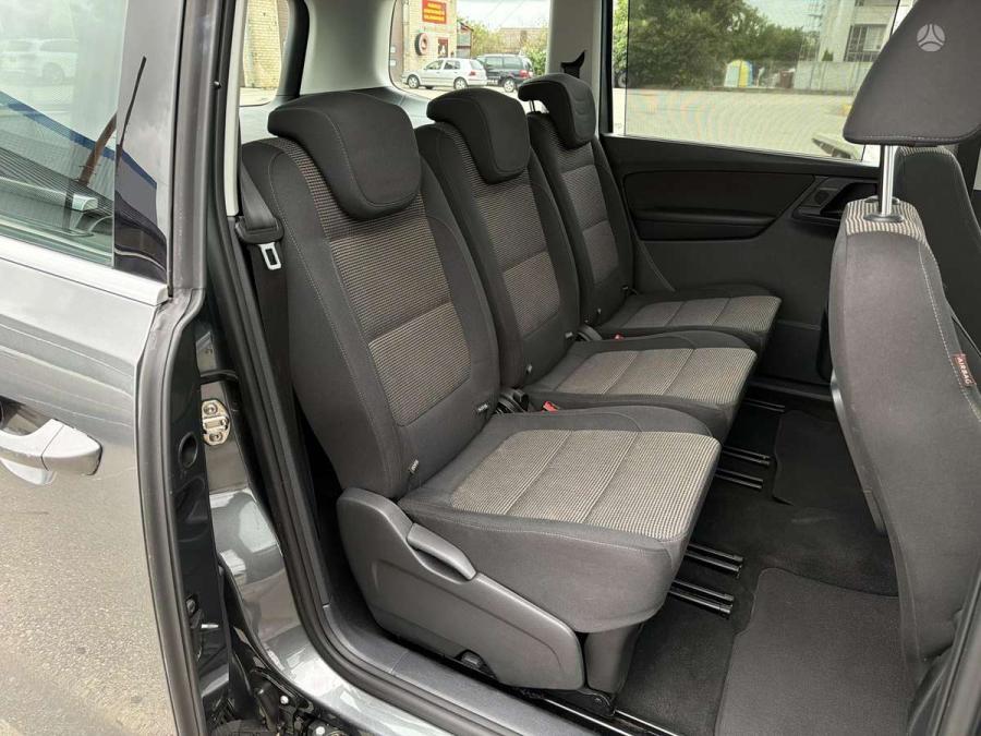 Pelēks Volkswagen Sharan 2012 Kretinga, ar dzinēja tilpumu 1.97 L un nobraukumu 214 tūkst. km par 7800 €, foto 22 vietnē AUTOMOTO.COM.LV