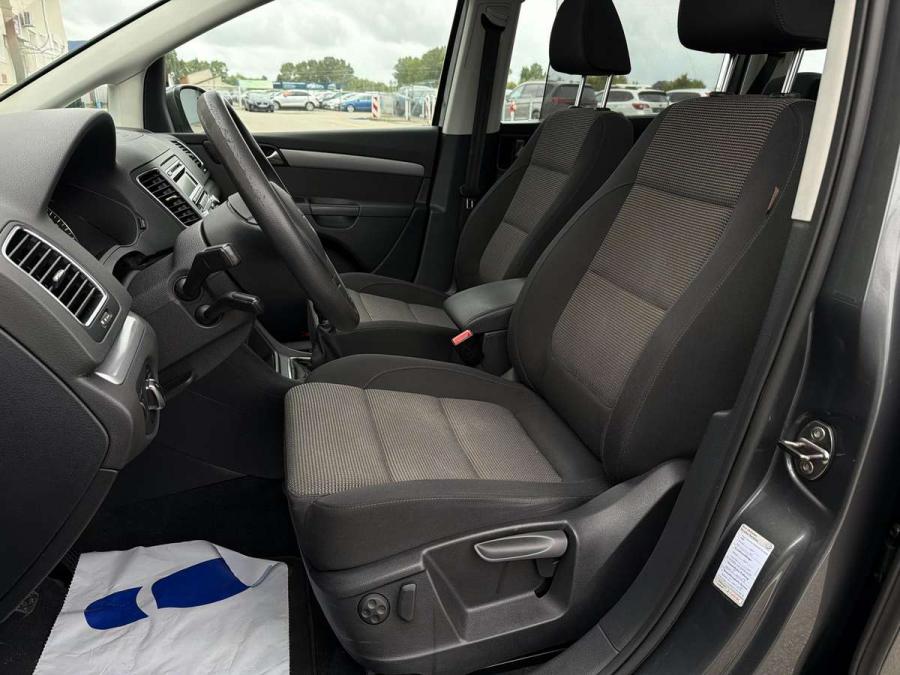 Pelēks Volkswagen Sharan 2012 Kretinga, ar dzinēja tilpumu 1.97 L un nobraukumu 214 tūkst. km par 7800 €, foto 25 vietnē AUTOMOTO.COM.LV