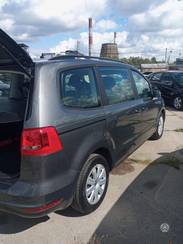 Grey Volkswagen Sharan 2012 in Kaunas, with an engine capacity of 1.97 L and mileage of 220 thousand km for 5850 €, photo 8 on AUTOMOTO.COM.LV