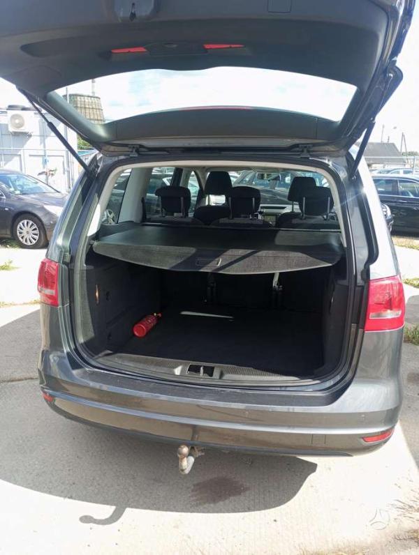 Grey Volkswagen Sharan 2012 in Kaunas, with an engine capacity of 1.97 L and mileage of 220 thousand km for 5850 €, photo 10 on AUTOMOTO.COM.LV
