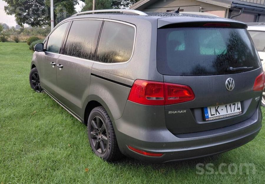 Pelēks Volkswagen Sharan 2012 Liepāja, ar dzinēja tilpumu 2.00 L un nobraukumu 581 tūkst. km par 4200 €, foto 3 vietnē AUTOMOTO.COM.LV