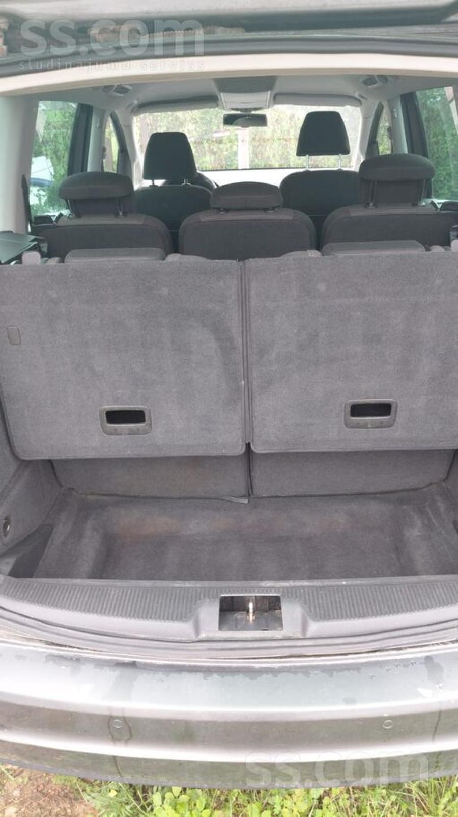Pelēks Volkswagen Sharan 2012 Liepāja, ar dzinēja tilpumu 2.00 L un nobraukumu 581 tūkst. km par 4200 €, foto 9 vietnē AUTOMOTO.COM.LV