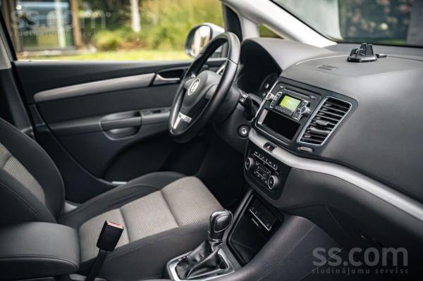 Pelēks Volkswagen Sharan 2012 Rīga, ar dzinēja tilpumu 2.00 L un nobraukumu 245 tūkst. km par 3990 €, foto 9 vietnē AUTOMOTO.COM.LV