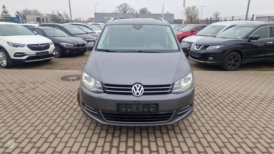 Pelēks Volkswagen Sharan 2013 Marijampole, ar dzinēja tilpumu 1.97 L un nobraukumu 300 tūkst. km par 10650 €, foto 3 vietnē AUTOMOTO.COM.LV