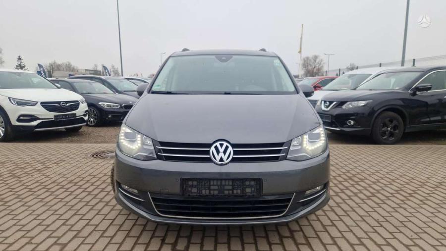 Pelēks Volkswagen Sharan 2013 Marijampole, ar dzinēja tilpumu 1.97 L un nobraukumu 300 tūkst. km par 10650 €, foto 4 vietnē AUTOMOTO.COM.LV